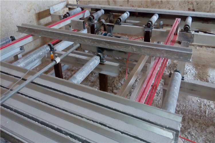High Output Gypsum Cornice Making Machine For Gypsum Board Production